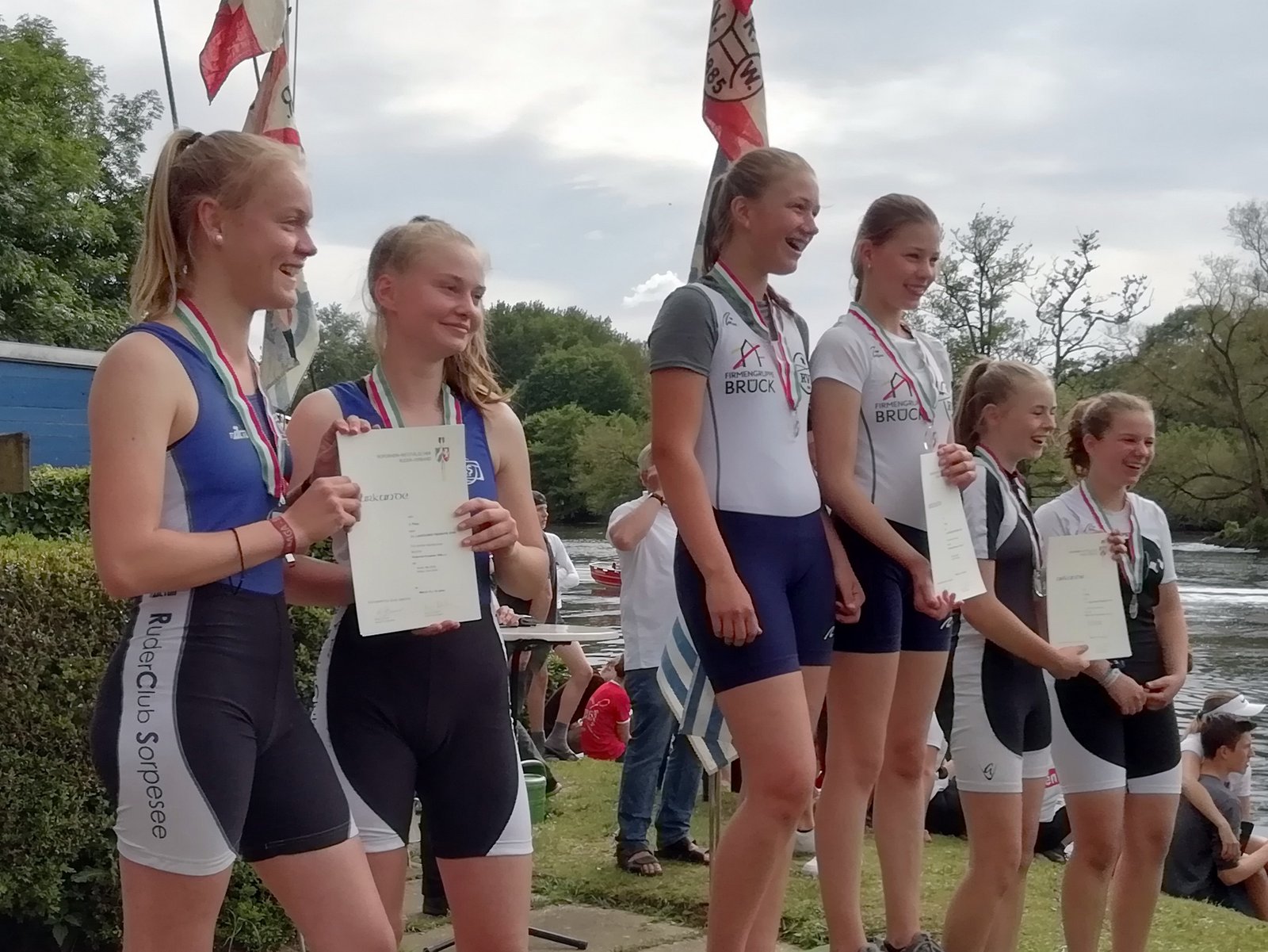 Anna Roland und Mia Bücher lösen Ticket für Bundeswettbewerb in München ...